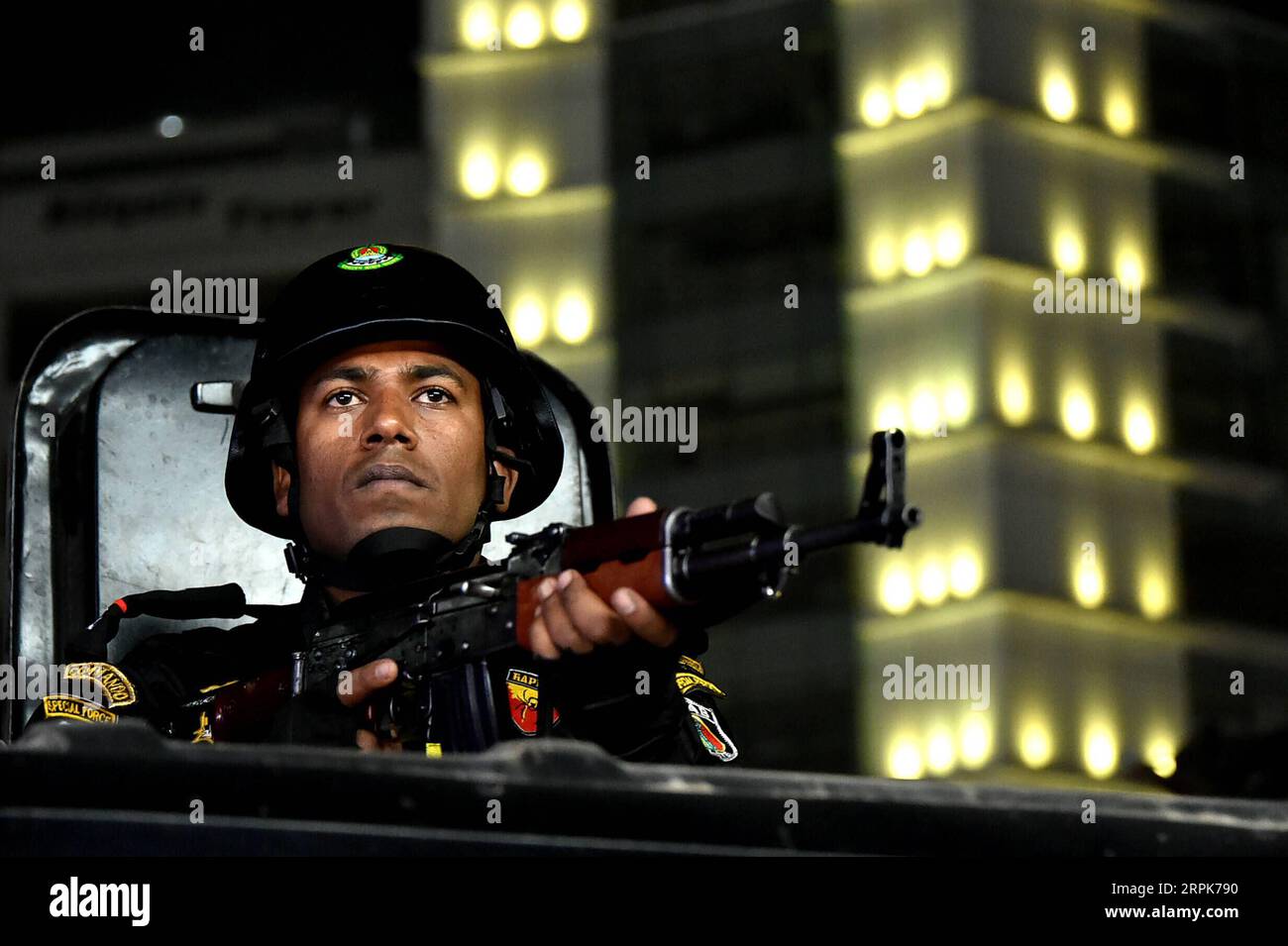200101 -- DHAKA, Jan. 1, 2020 -- A member of Bangladesh s anti-crime elite force Rapid Action ...
