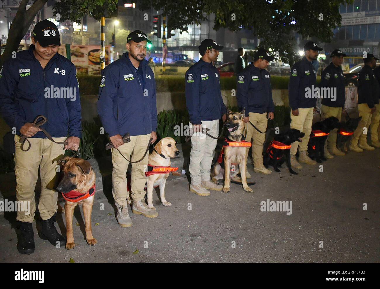200101 -- DHAKA, Jan. 1, 2020 -- The dog squad of Dhaka Metropolitan ...