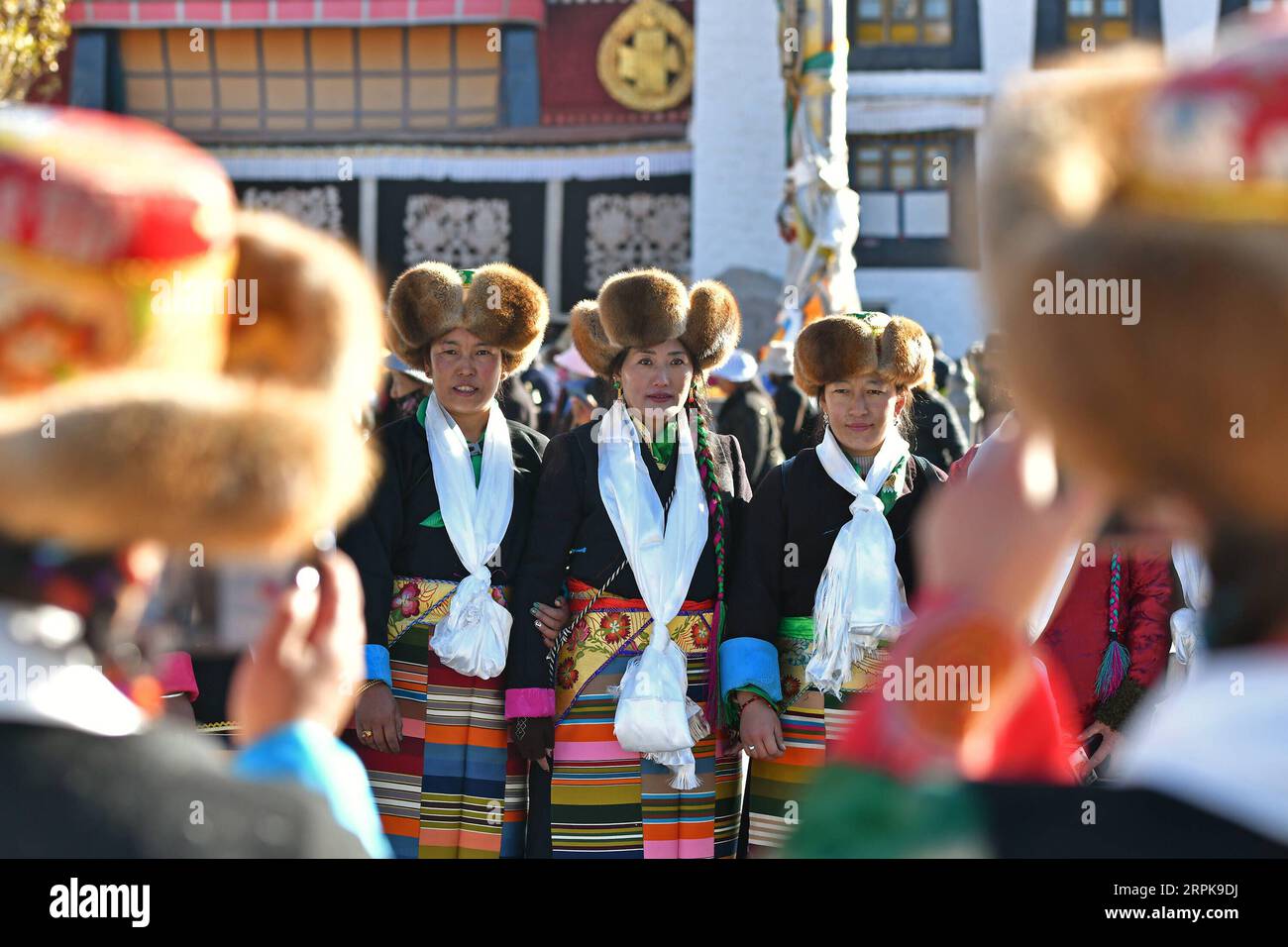 200104 -- LHASA, Jan. 4, 2020 -- Women of the Tibetan ethnic group pose ...