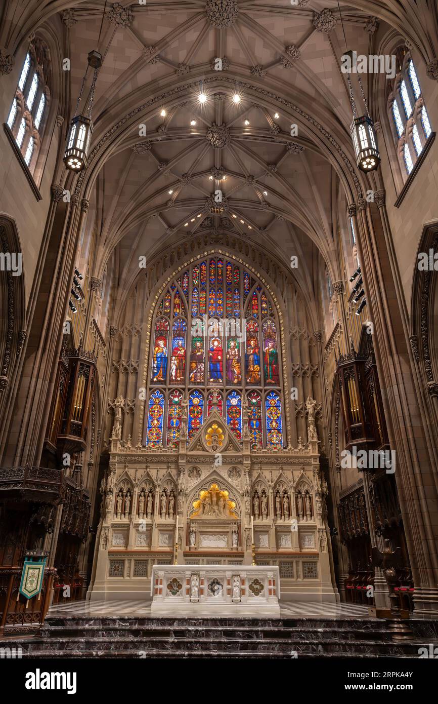 New York, USA - July 21st, 2023: The altar in Trinity church, Manhattan ...
