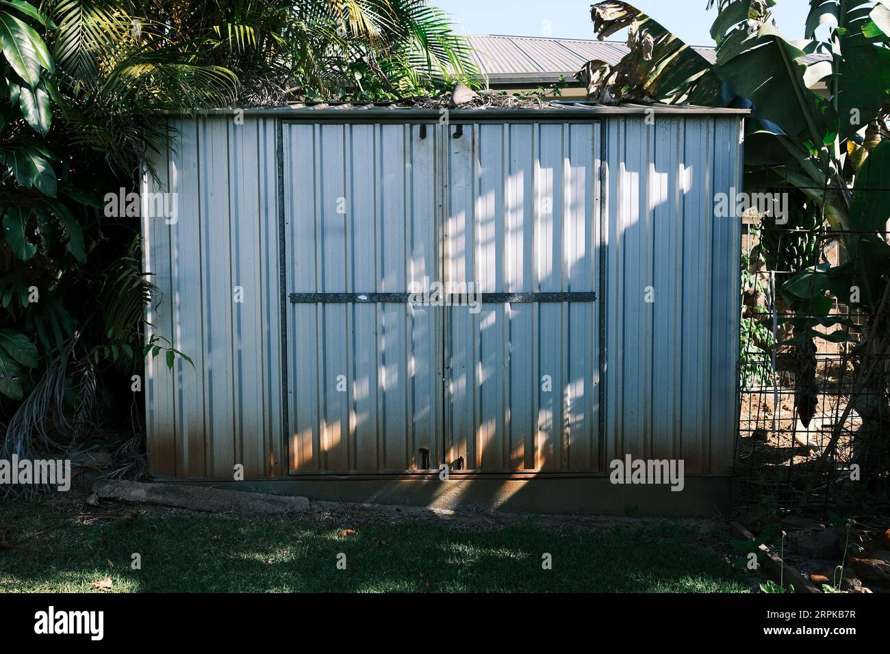 Residential tin shed hi-res stock photography and images - Alamy