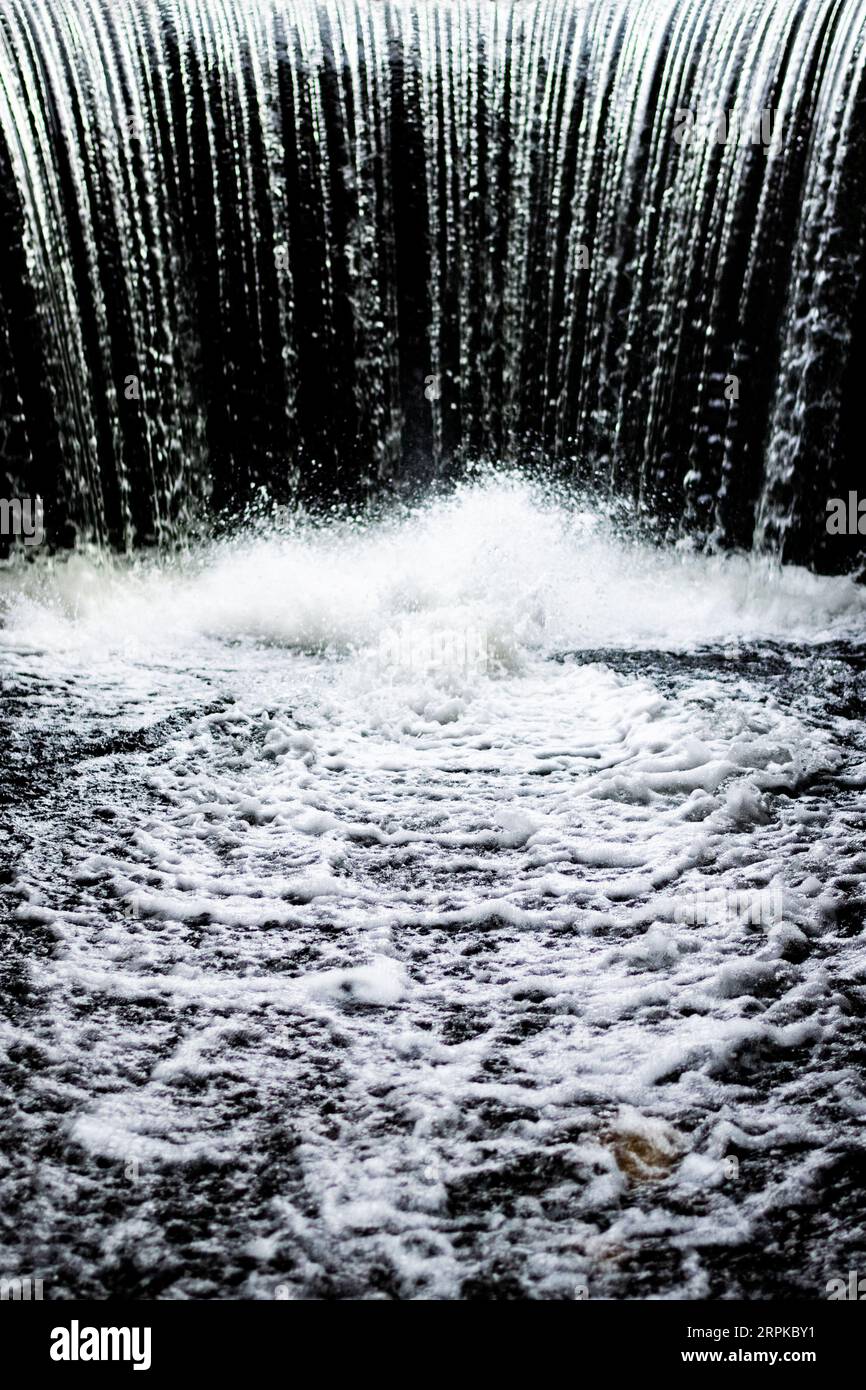 Blurred motion flowing water hi-res stock photography and images - Alamy