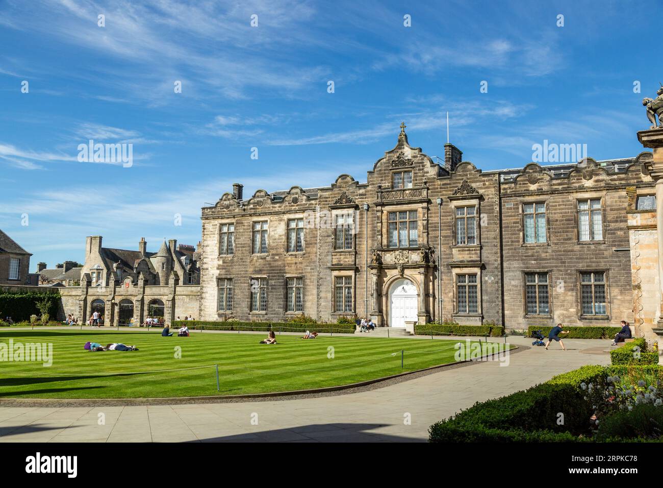 College hall hi-res stock photography and images - Alamy