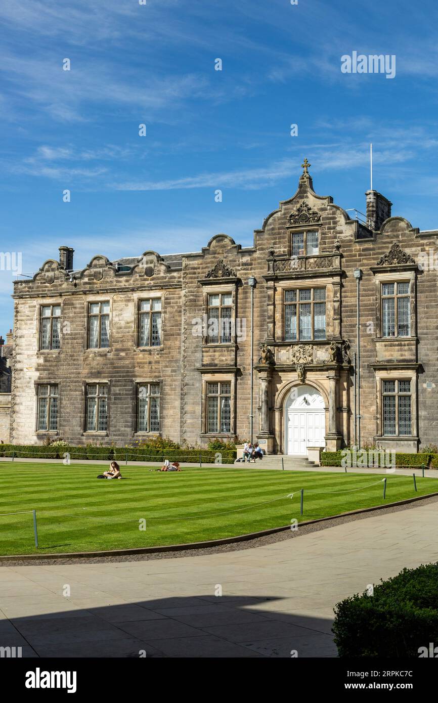 College hall hi-res stock photography and images - Alamy