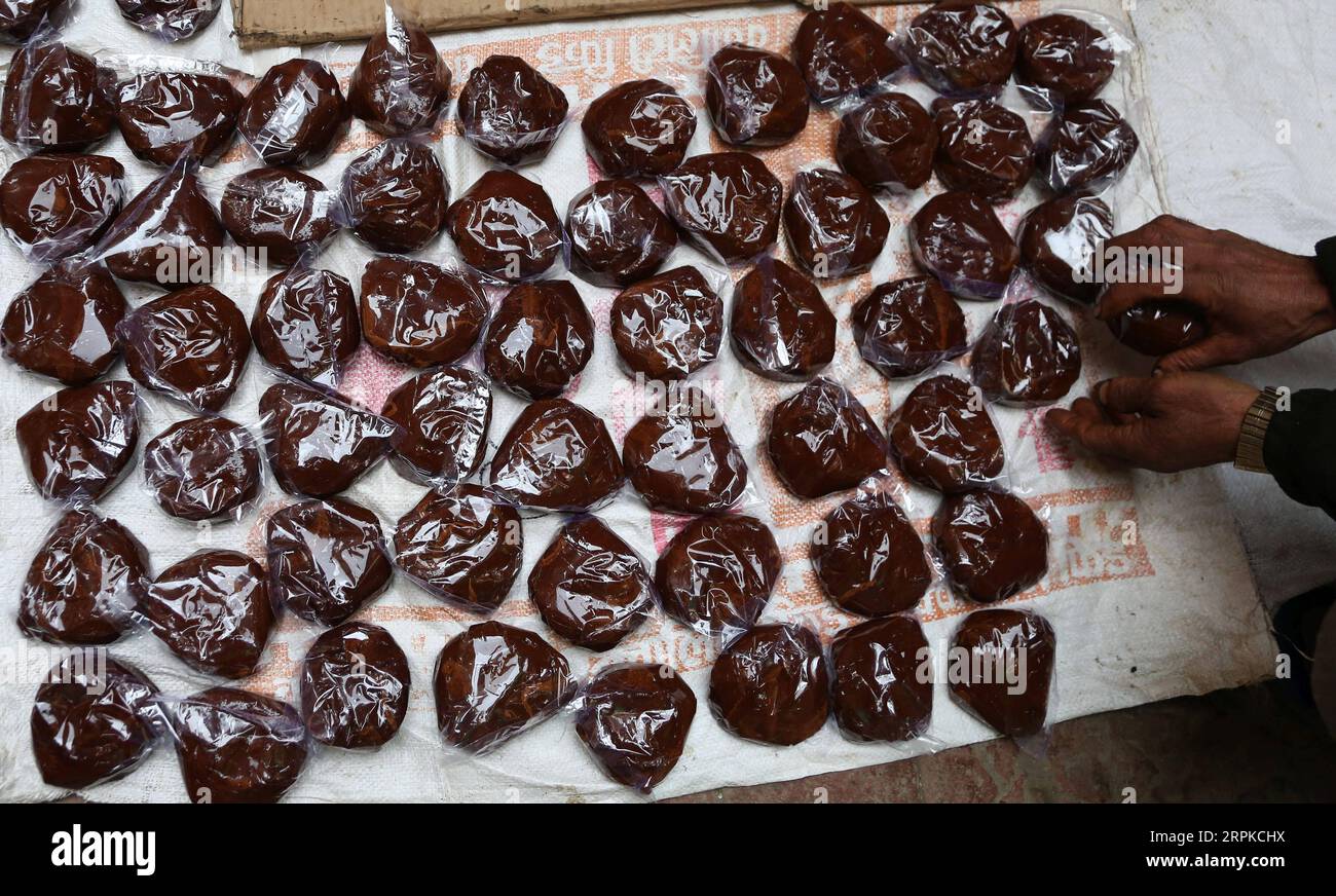 Chaku hi-res stock photography and images - Alamy