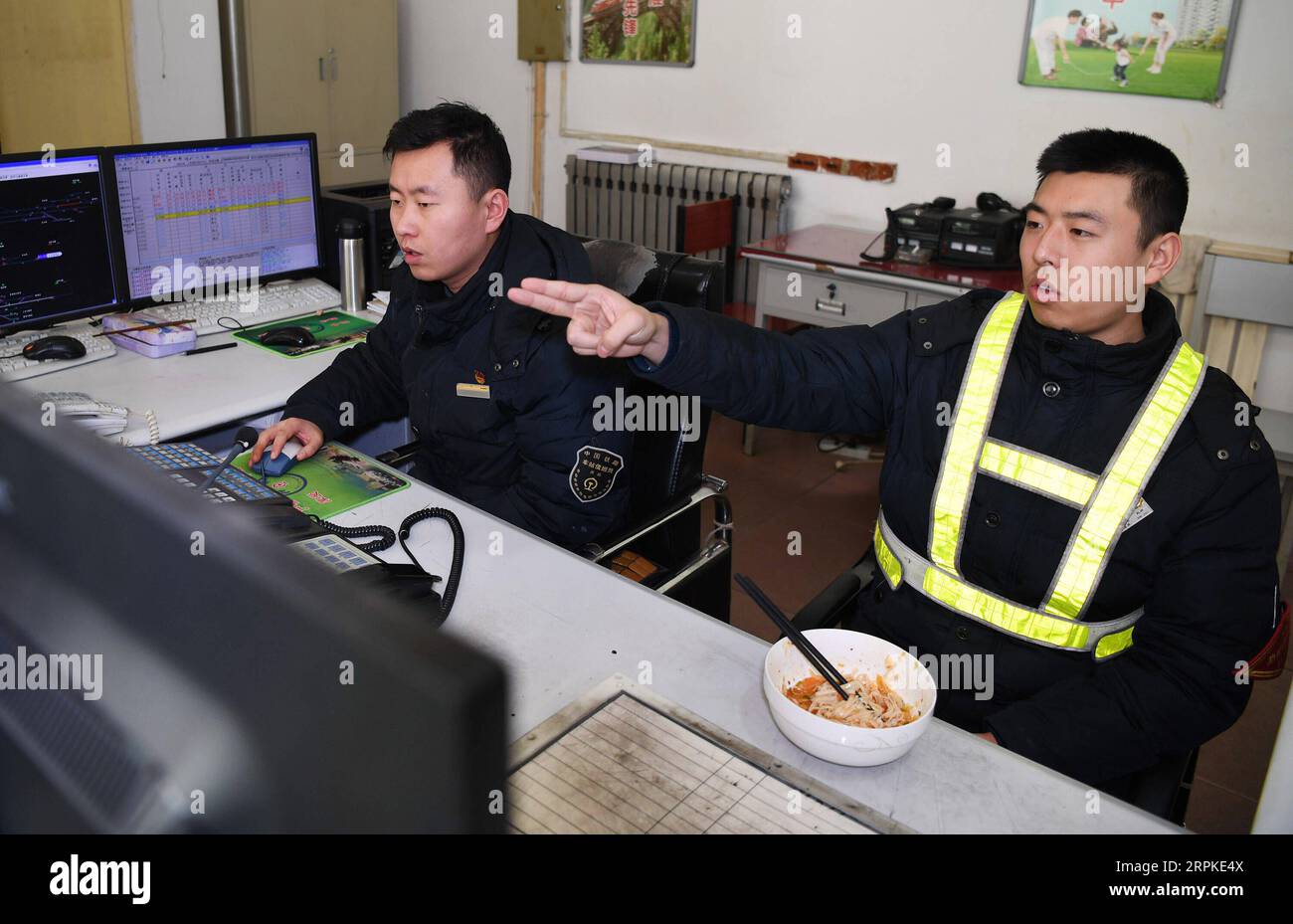 Team bus eating hi-res stock photography and images - Alamy