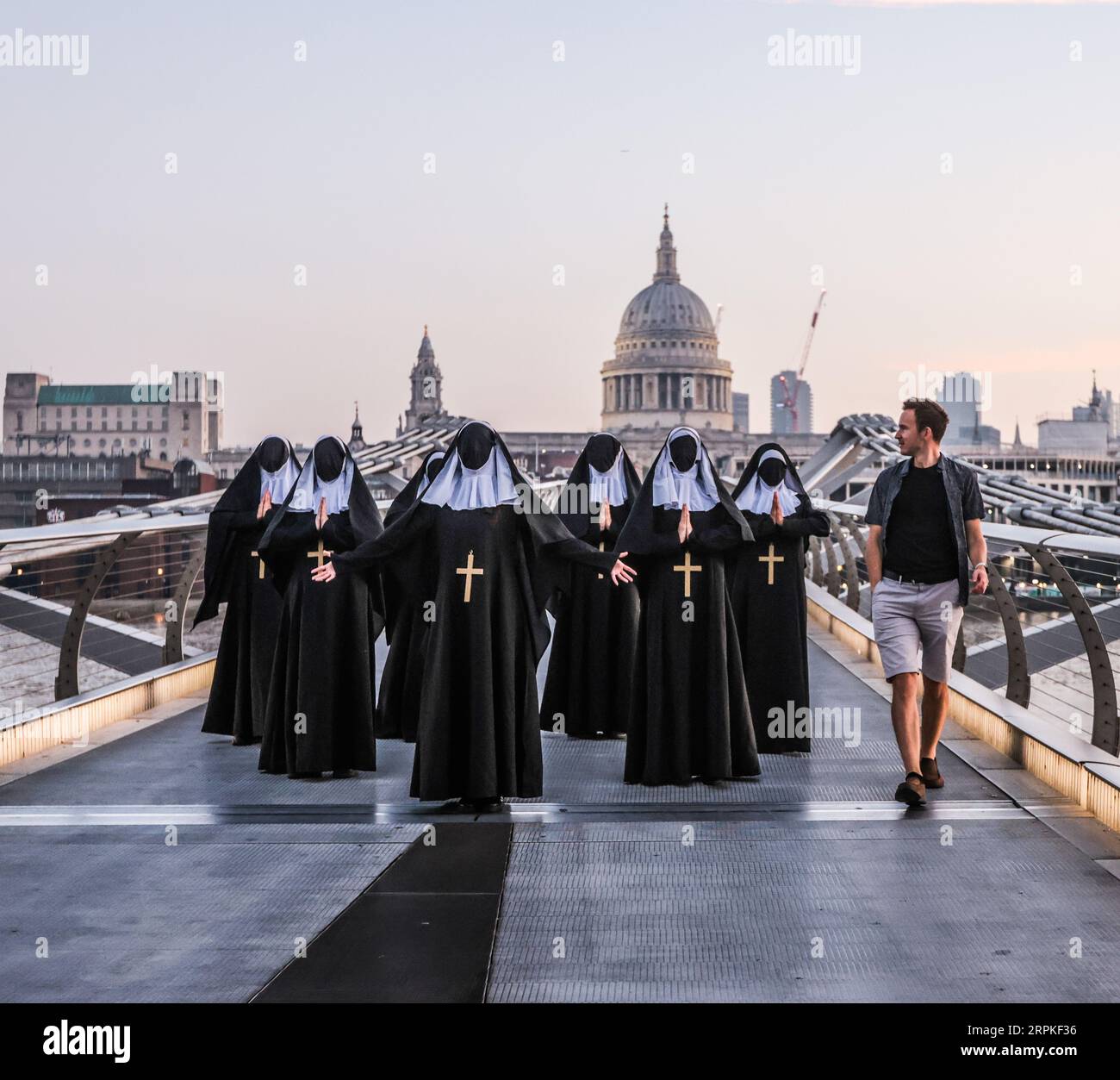 Warner bros film the nun ii hi-res stock photography and images - Alamy