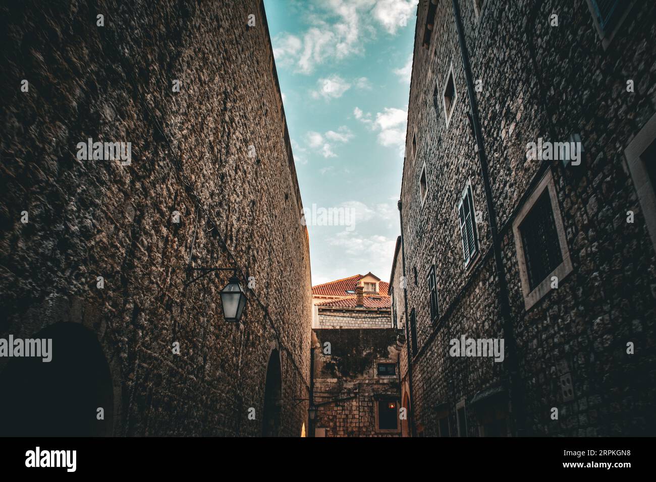 Tall high stone wall walls hi-res stock photography and images - Alamy