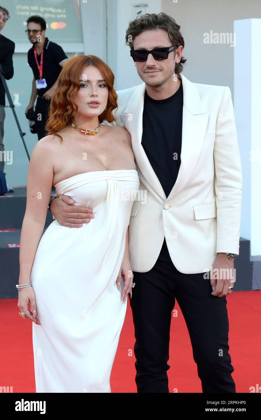 Bella thorne and mark emms hi-res stock photography and images - Alamy