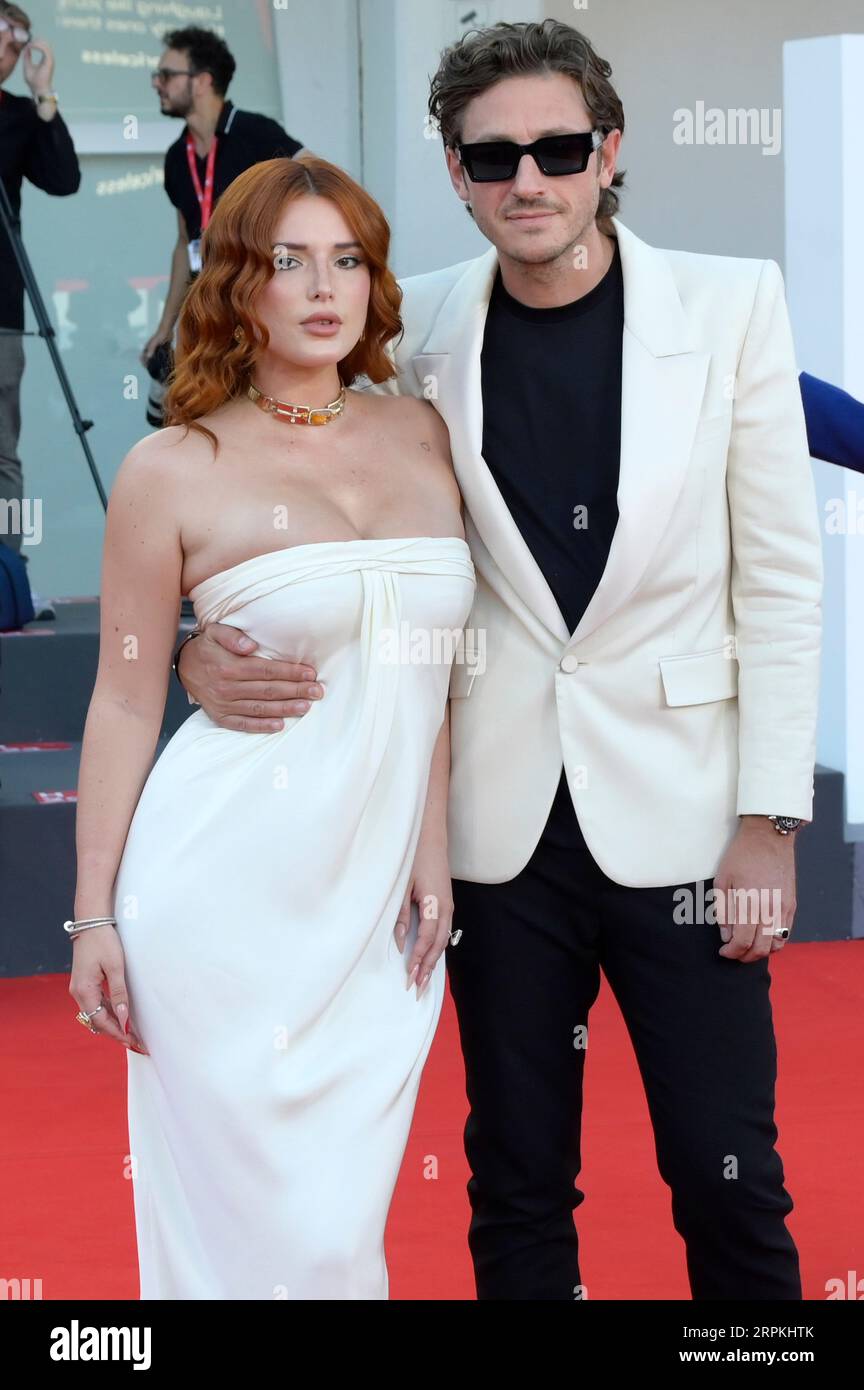 Bella thorne and mark emms hi-res stock photography and images - Alamy