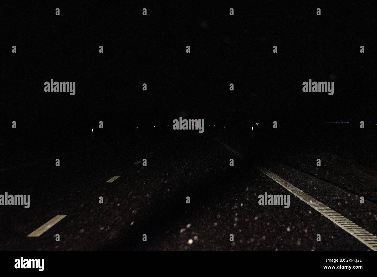 Snow falling from sky night hi-res stock photography and images - Alamy