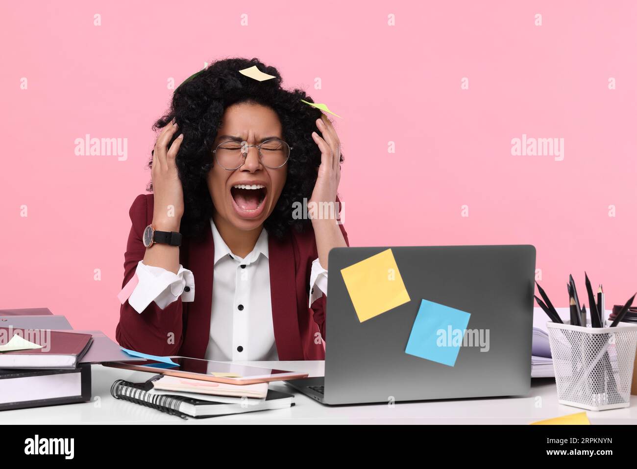 Angry young african woman screaming hi-res stock photography and images ...