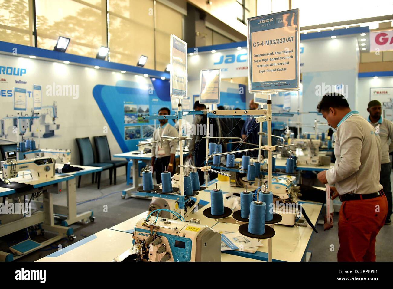 200115 -- DHAKA, Jan. 15, 2020 Xinhua -- Visitors look at Chinese ...