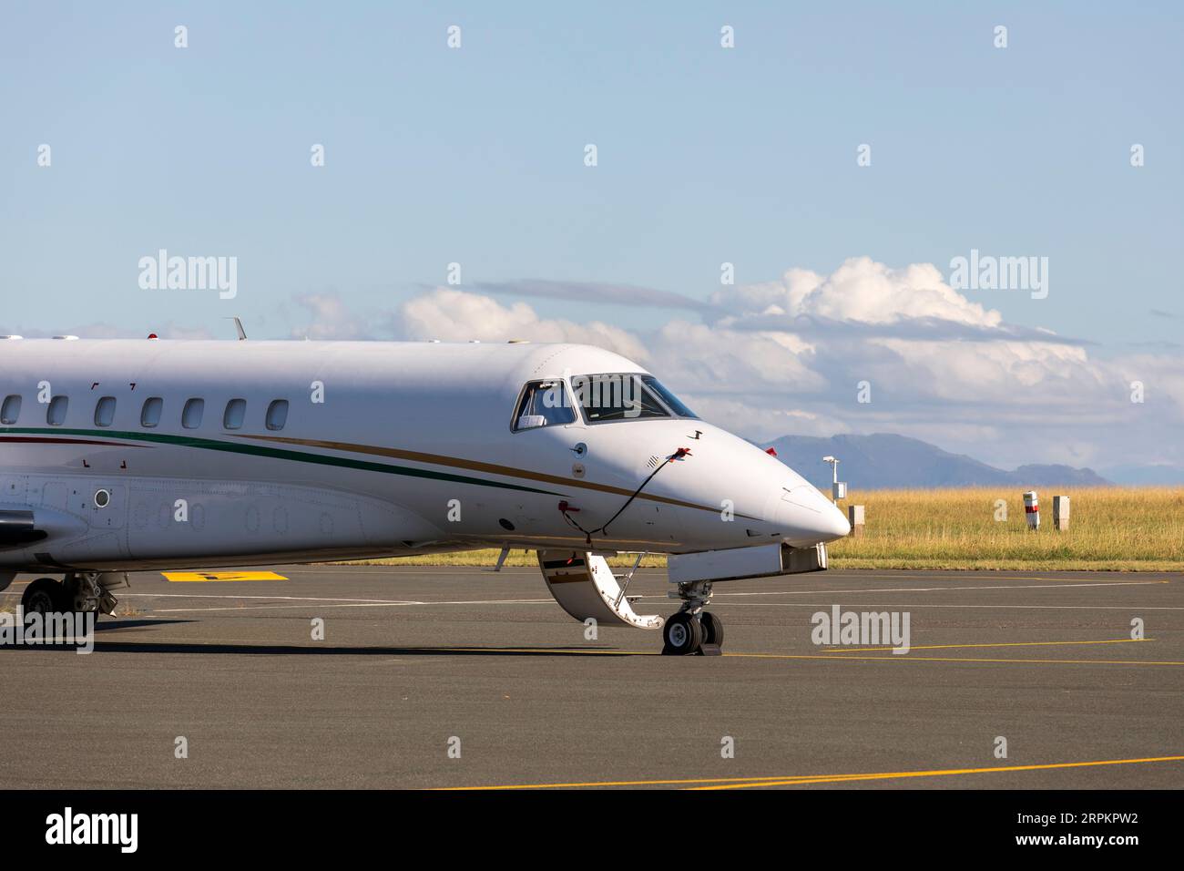 Embraer legacy 650 business hi-res stock photography and images - Alamy