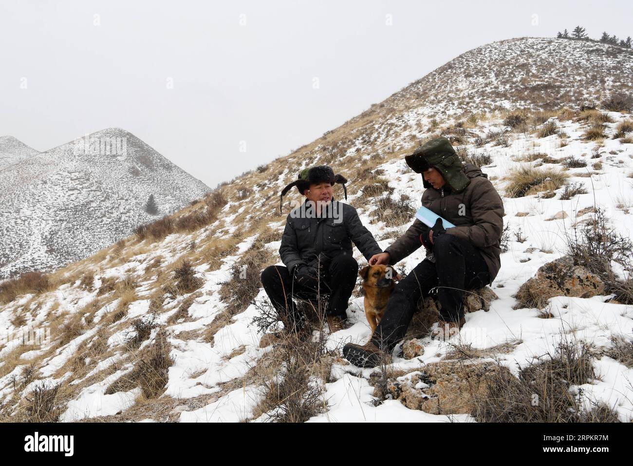 200116 -- JINCHANG, Jan. 16, 2020 -- Ranger Feng Dejun R and Zhang ...