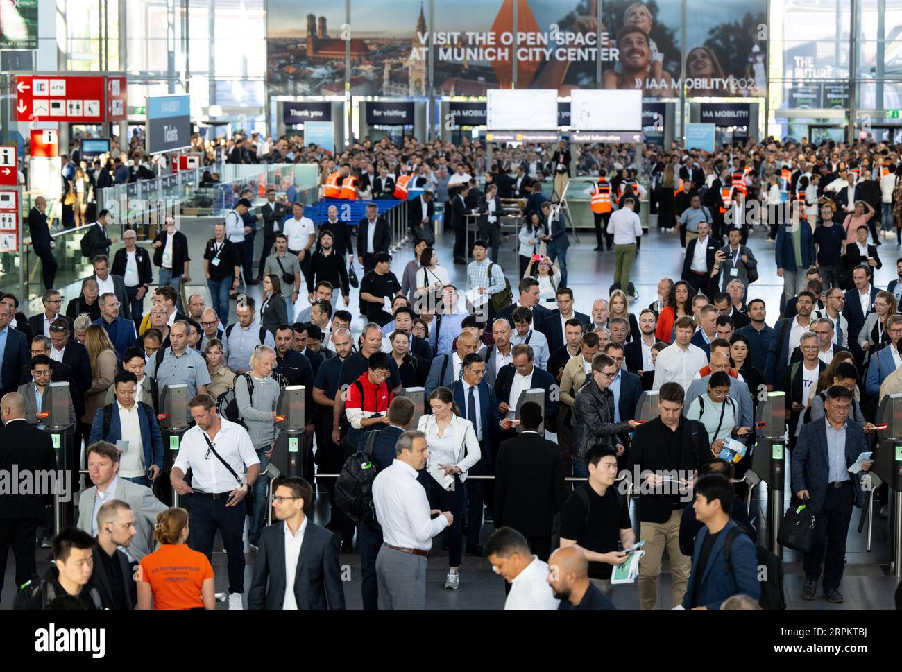 Munich, Germany. 05th Sep, 2023. Visitors arrive at the trade fair for ...
