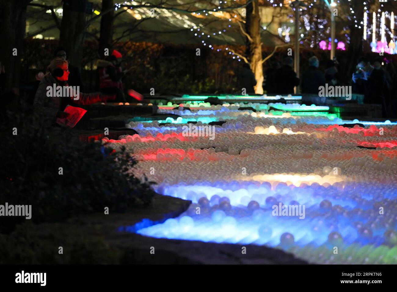 Pools of light hi-res stock photography and images - Alamy