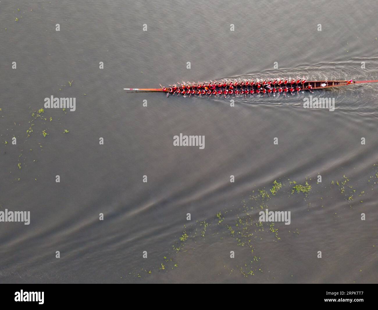 Gopalganj, Dhaka, Bangladesh. 5th Sep, 2023. Traditional boats compete ...