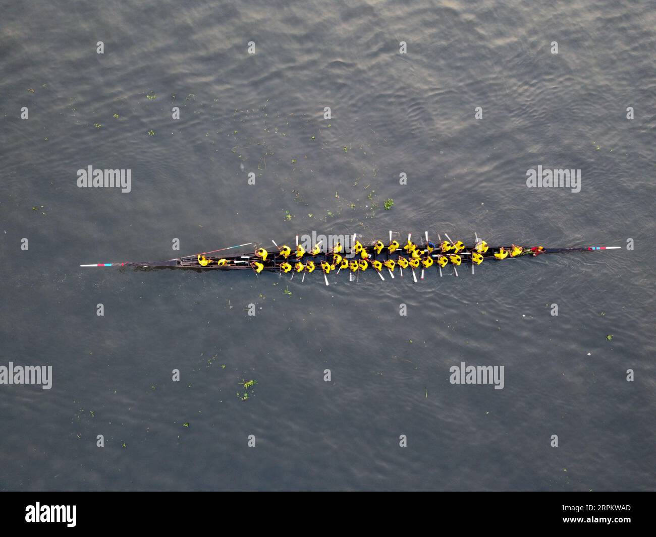 Gopalganj, Dhaka, Bangladesh. 5th Sep, 2023. Traditional boats compete ...