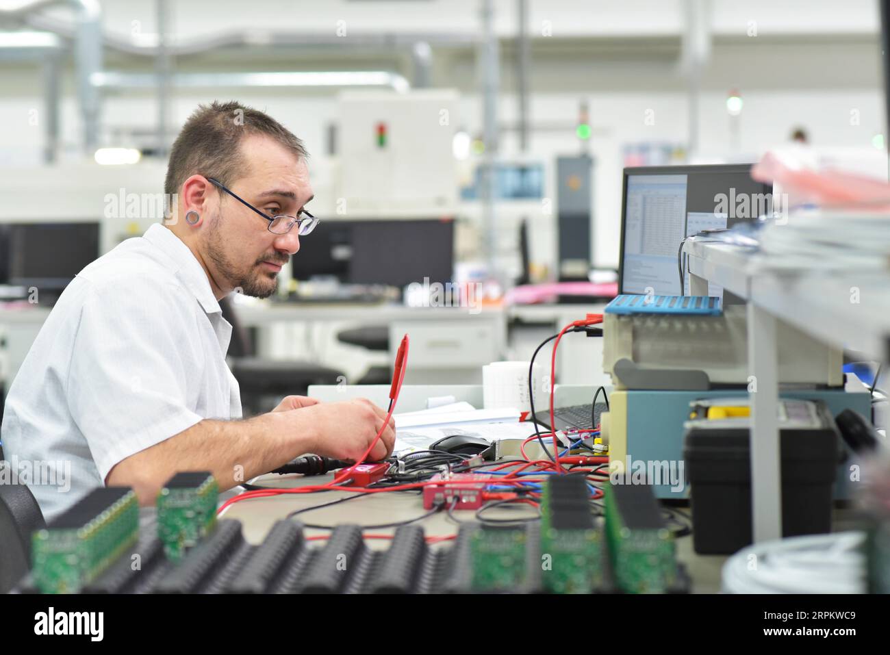 Tech assembly hi-res stock photography and images - Alamy