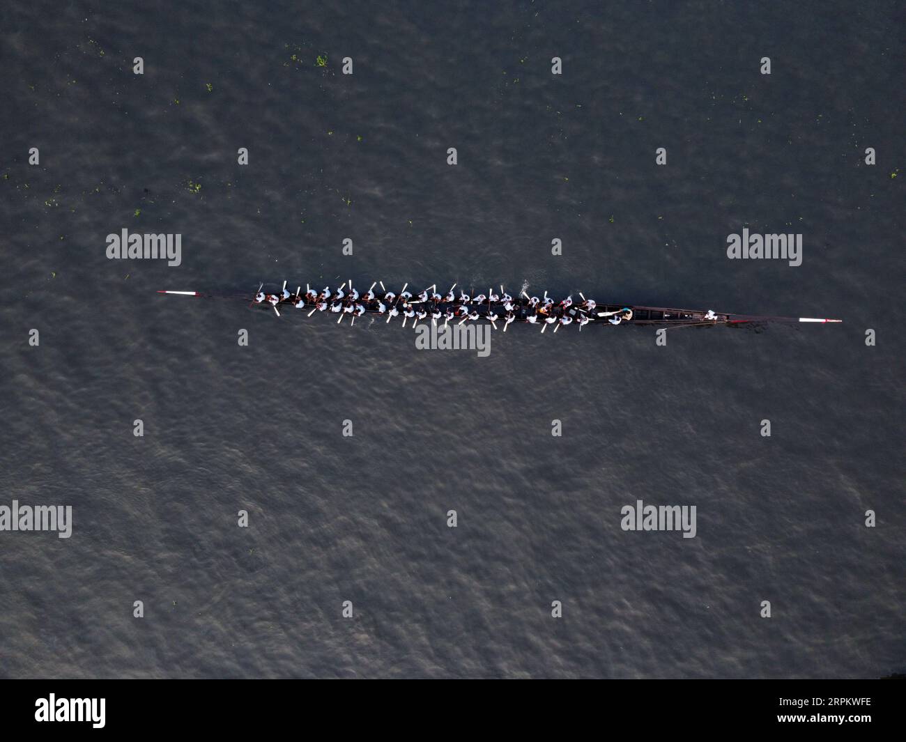 Gopalganj, Dhaka, Bangladesh. 5th Sep, 2023. Traditional boats compete ...