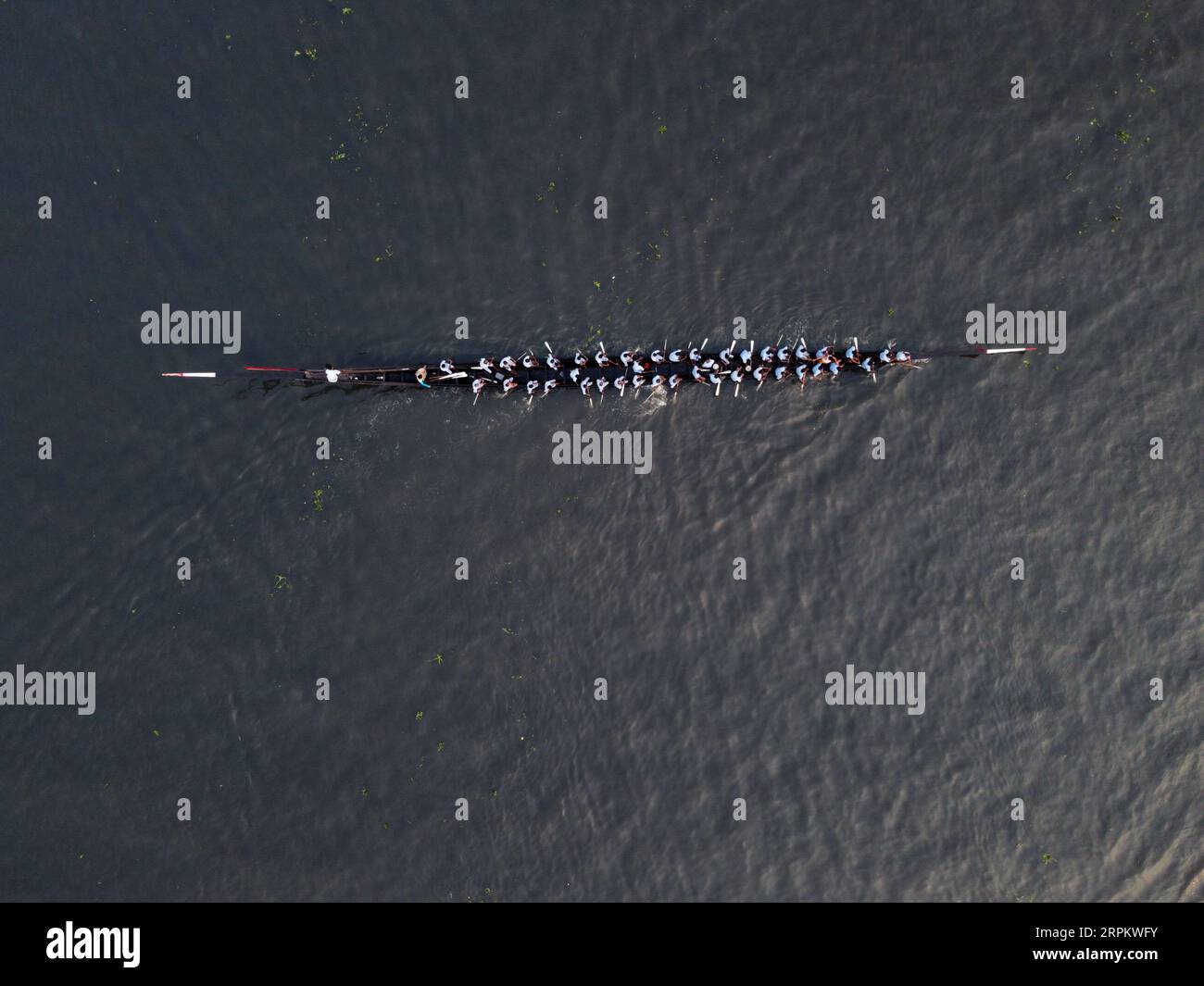 Gopalganj, Dhaka, Bangladesh. 5th Sep, 2023. Traditional boats compete ...