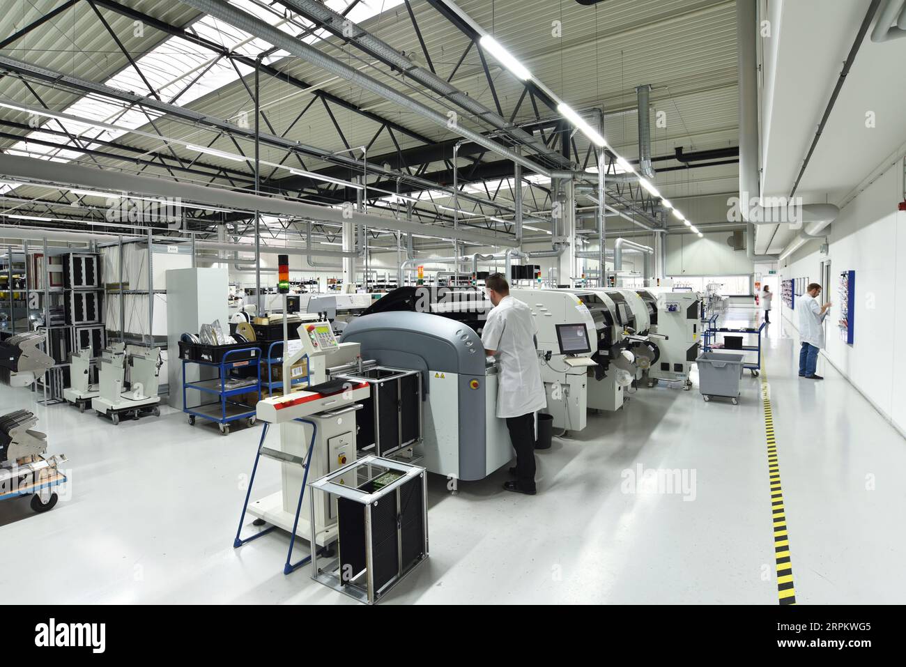 Computer assembly plant hi-res stock photography and images - Alamy