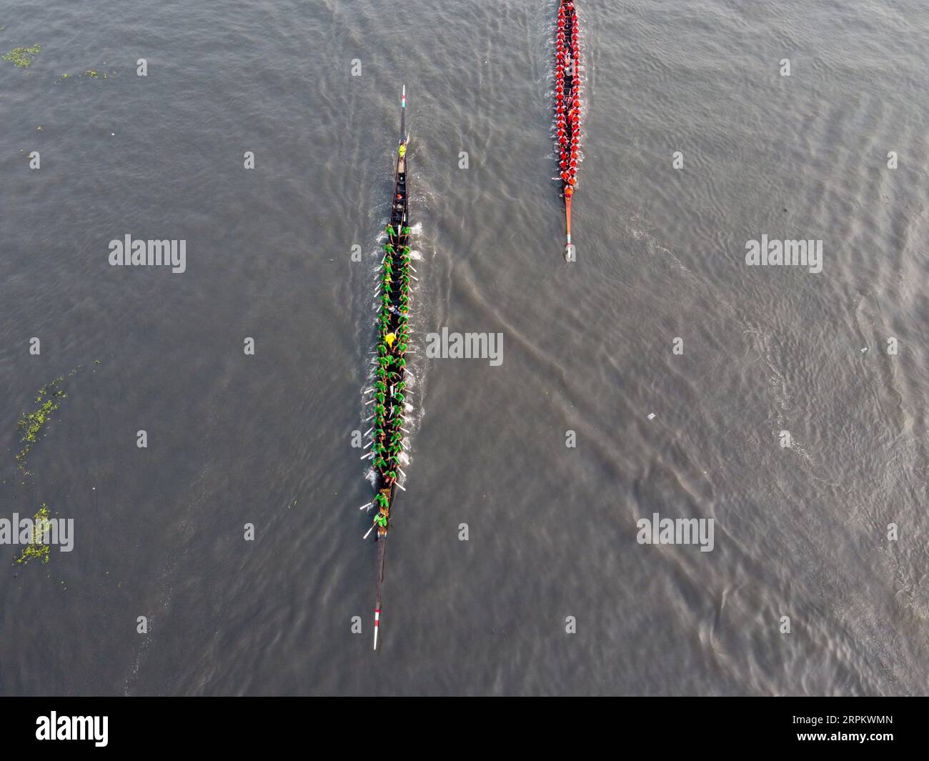 Gopalganj, Dhaka, Bangladesh. 5th Sep, 2023. Traditional boats compete ...