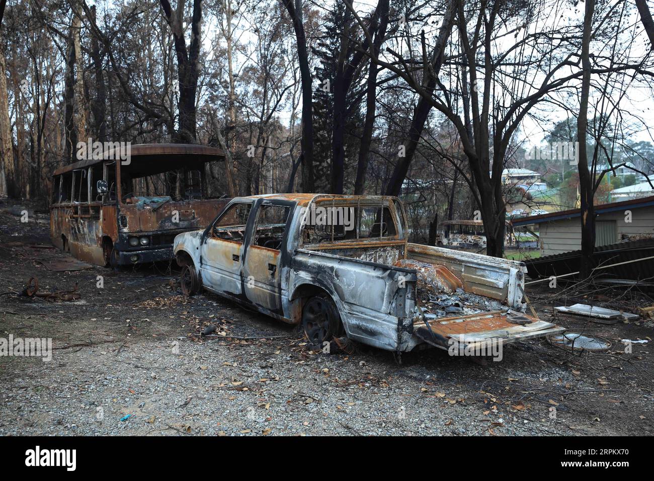 Cars destroyed hi-res stock photography and images - Alamy