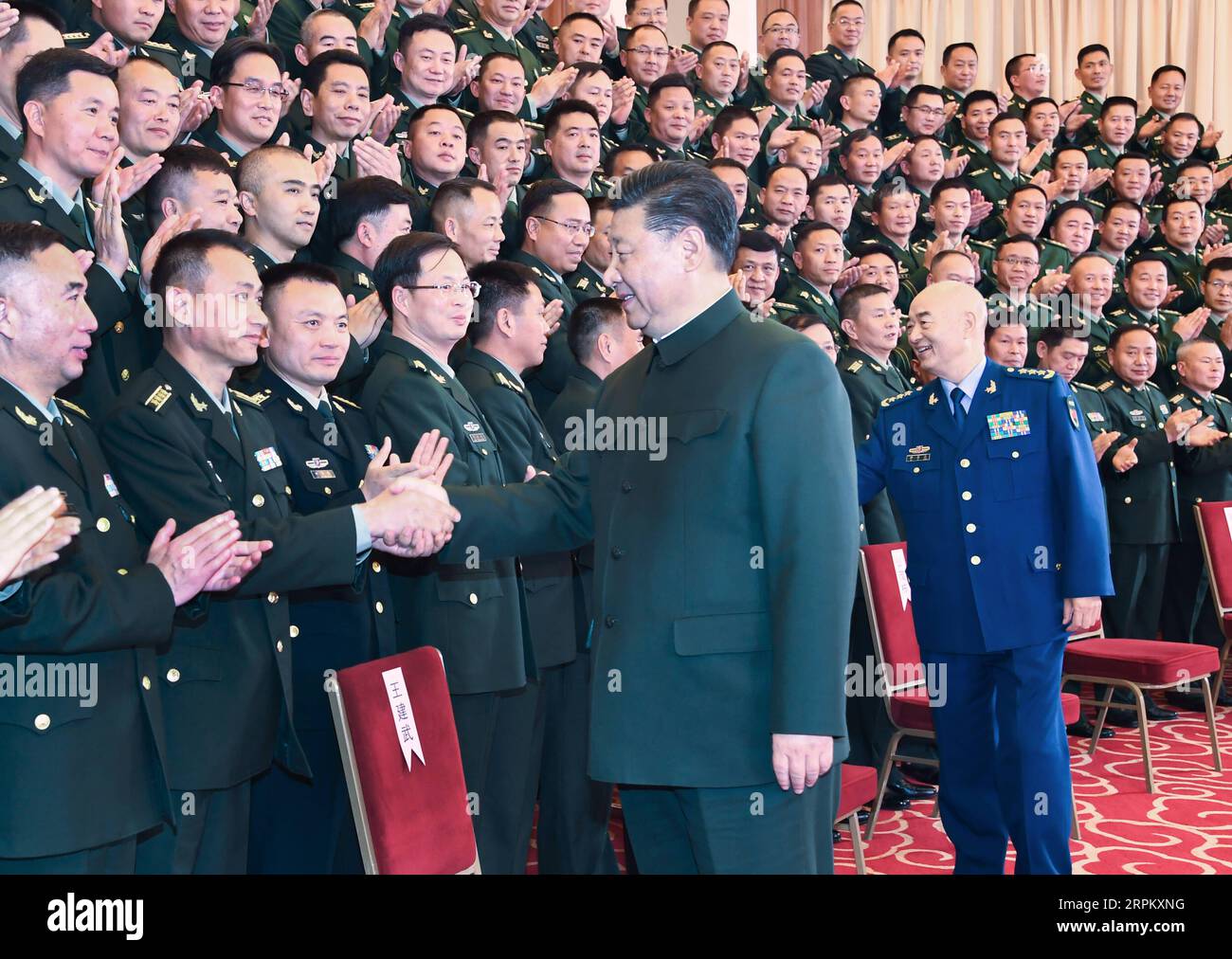 Senior military officers chinese hi-res stock photography and images ...
