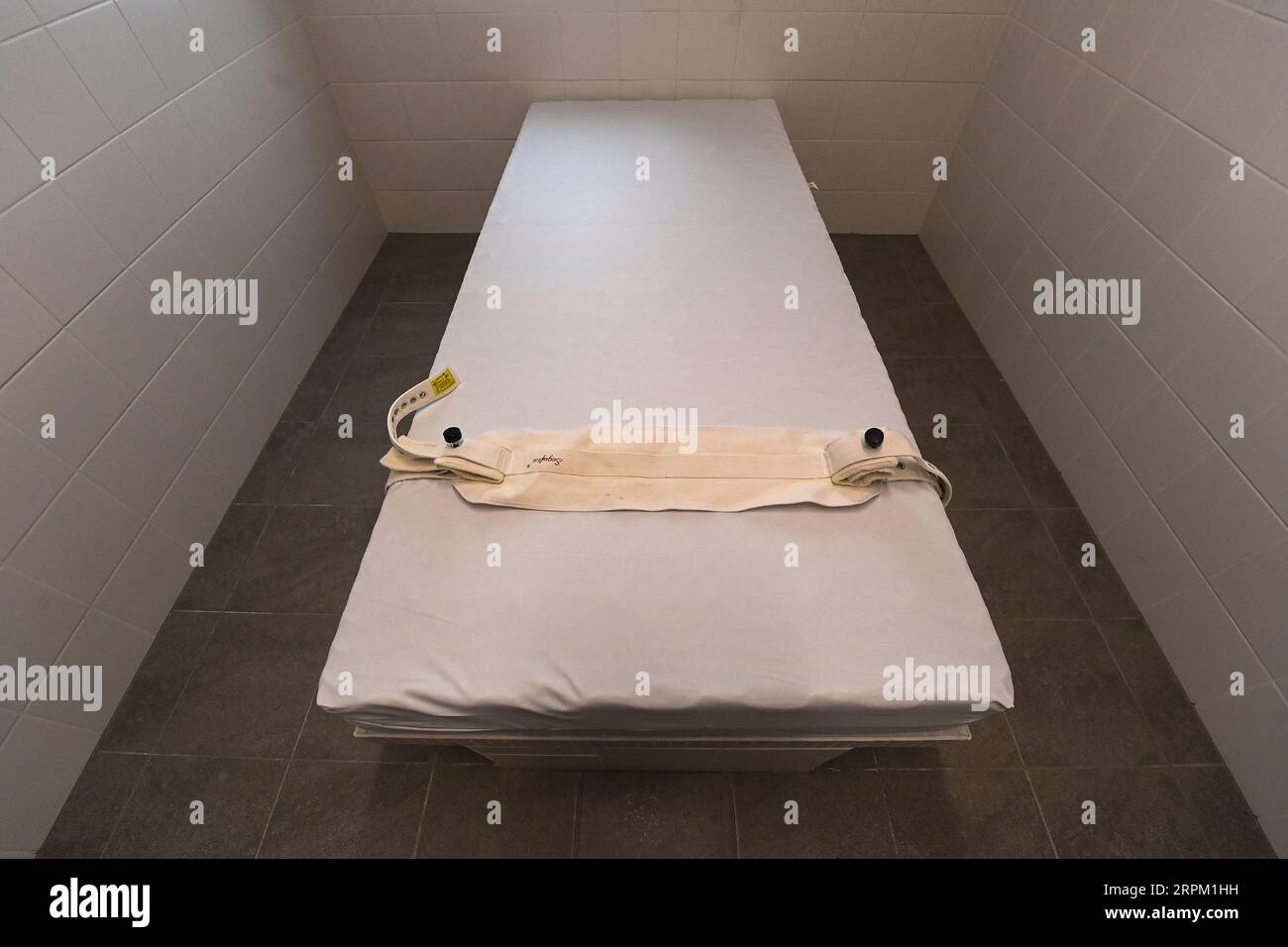 Drunk tank hi-res stock photography and images - Alamy