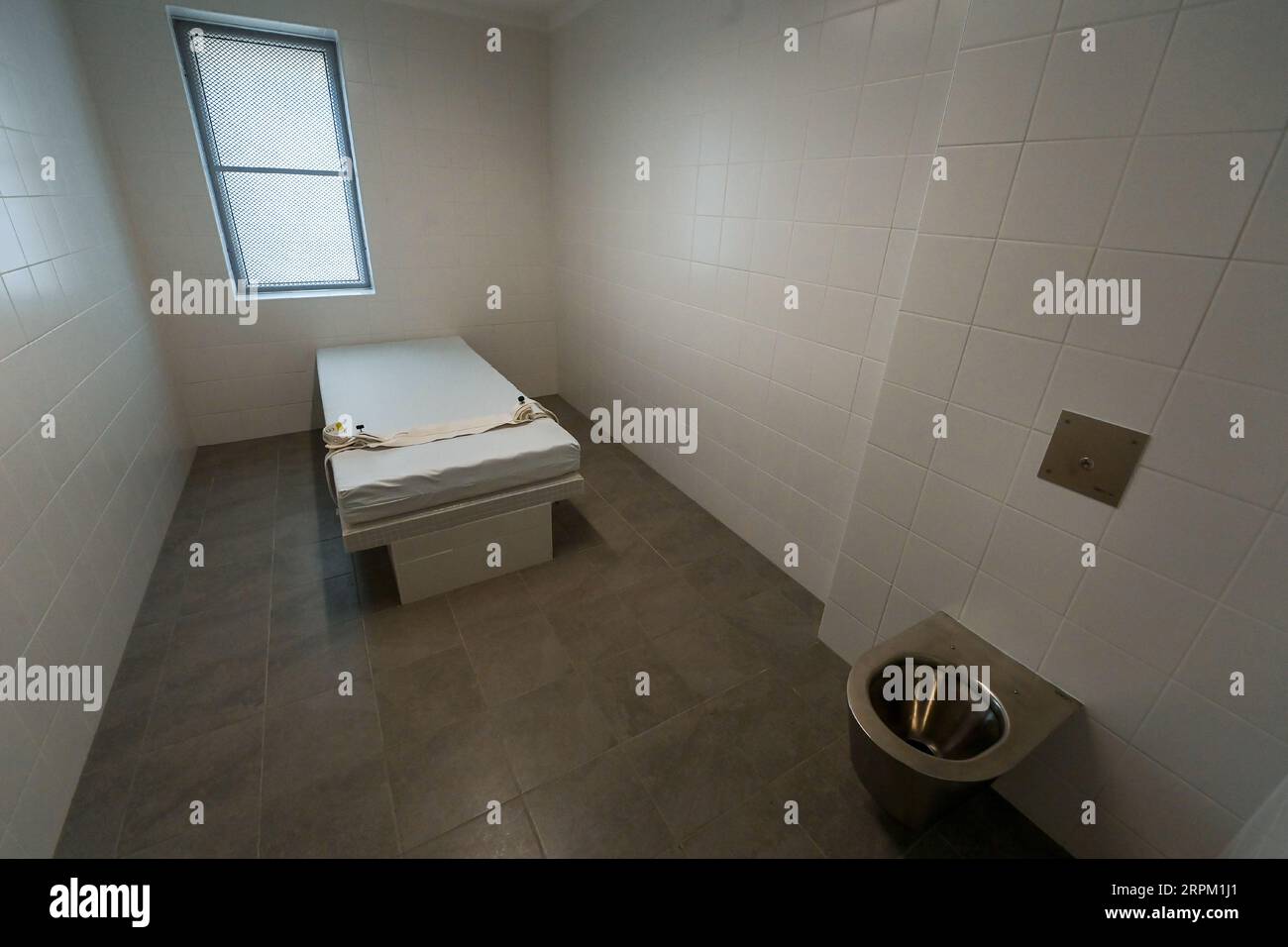 Drunk tank hi-res stock photography and images - Alamy