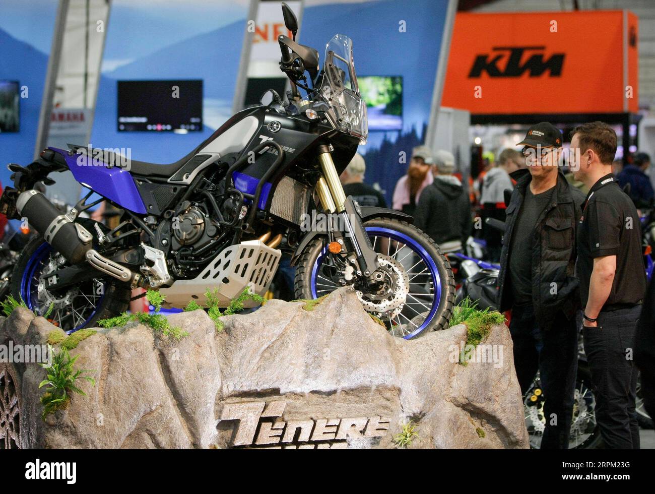 200125 -- ABBOTSFORD, Jan. 25, 2020 Xinhua -- People view a motorcycle ...