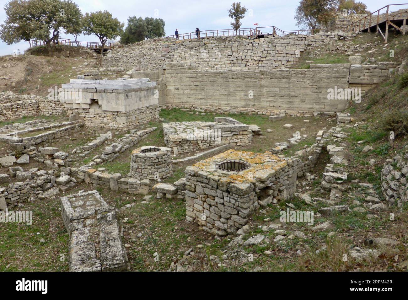 Ruined structures hi-res stock photography and images - Alamy