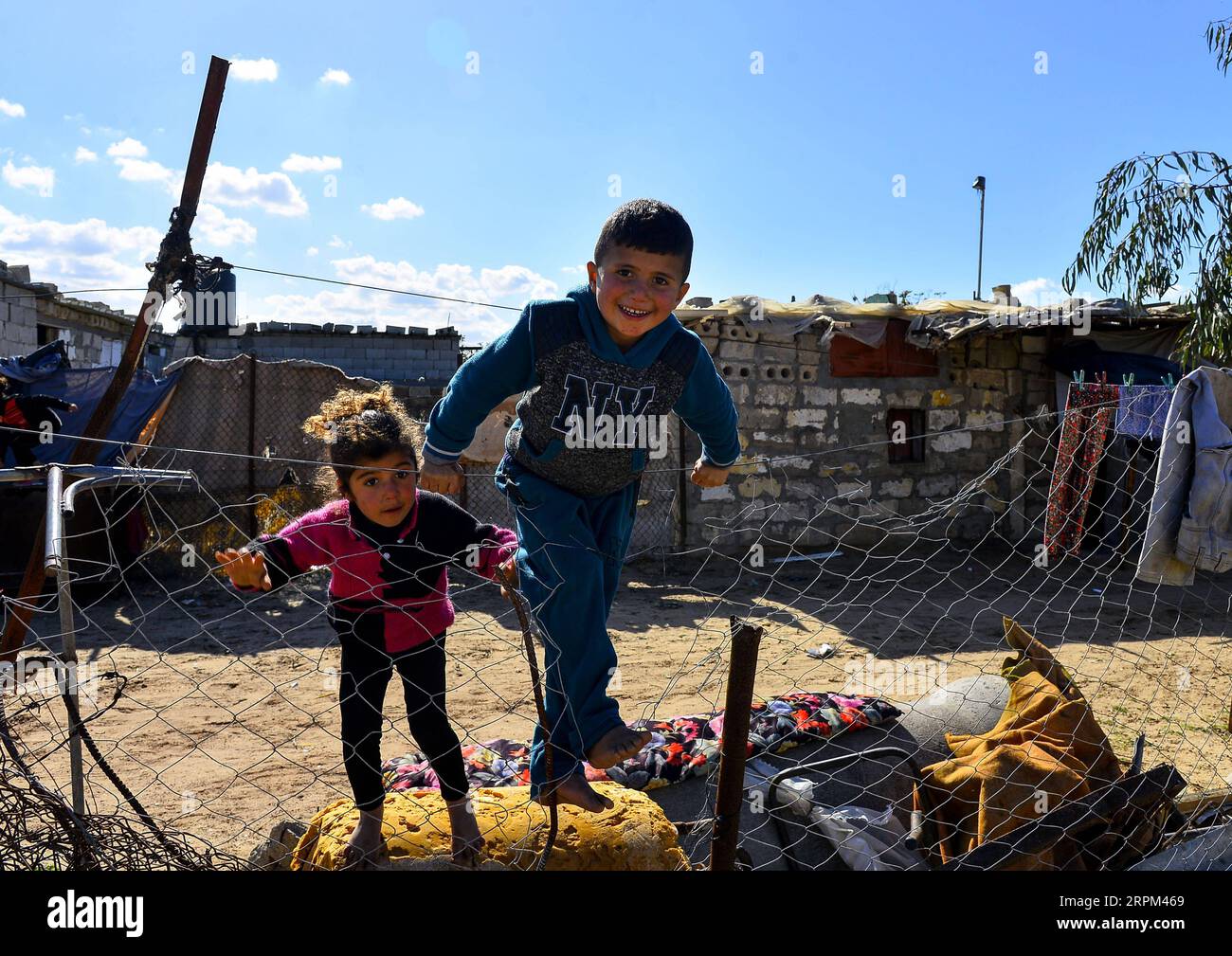 Mideast gaza poverty children hi-res stock photography and images - Alamy