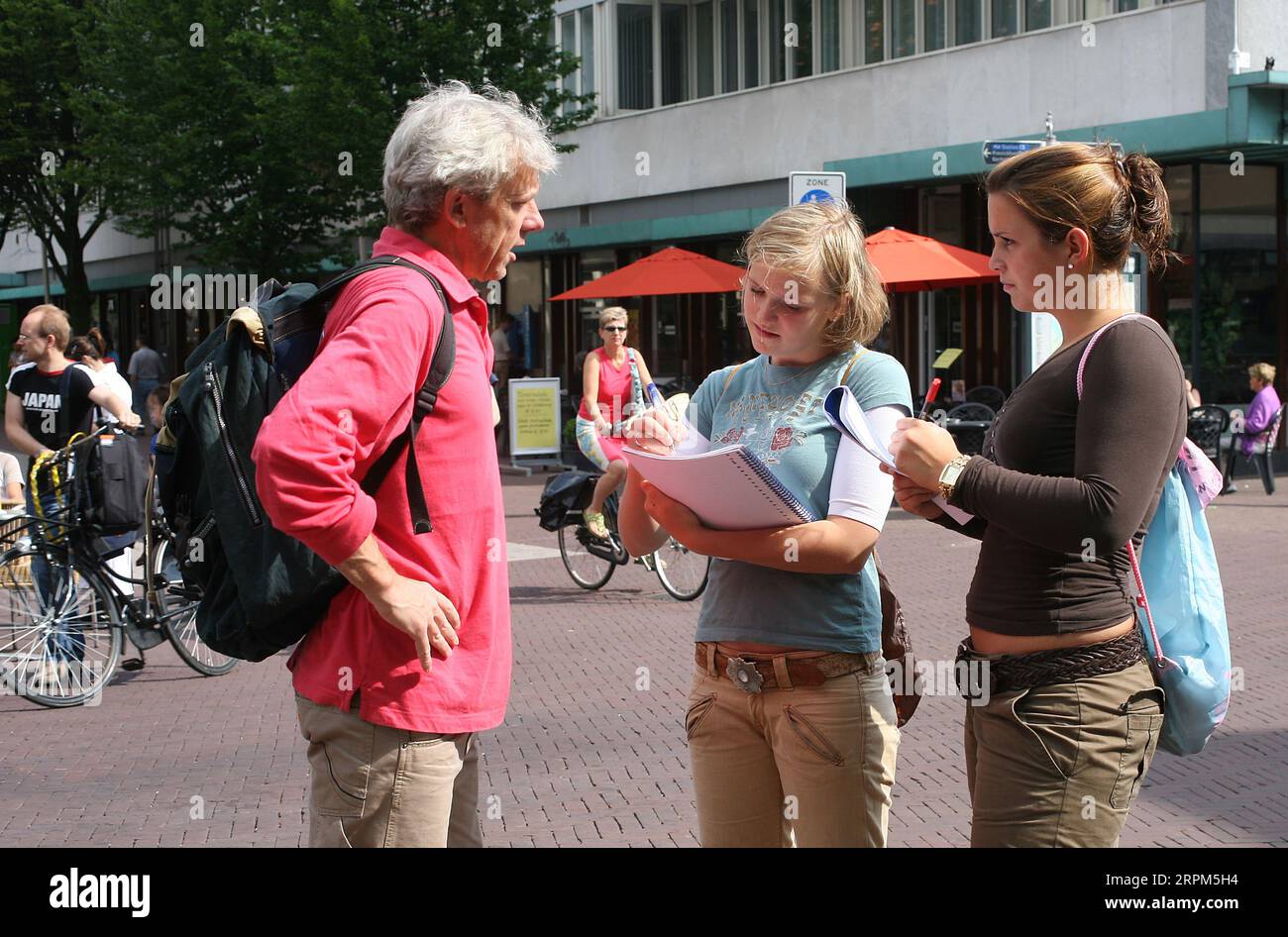 Two students interview hi-res stock photography and images - Alamy