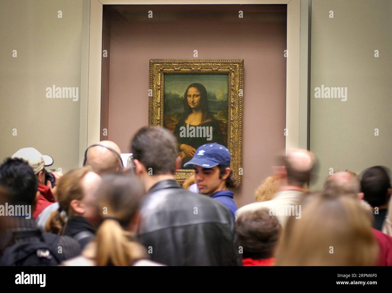 France, Paris; The Mona Lisa in the Louvre museum Stock Photo - Alamy