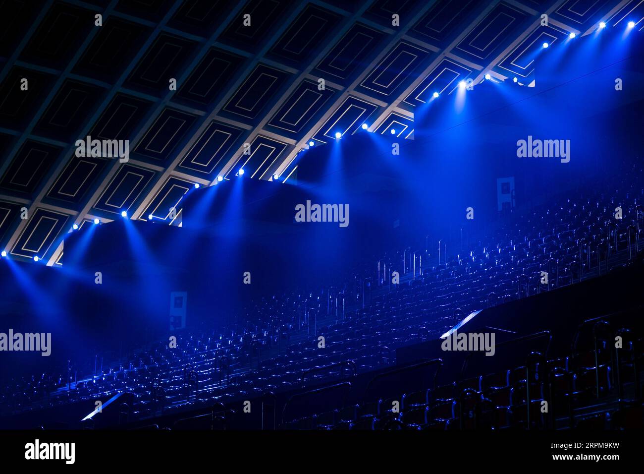 Empty night grand stadium hi-res stock photography and images - Alamy
