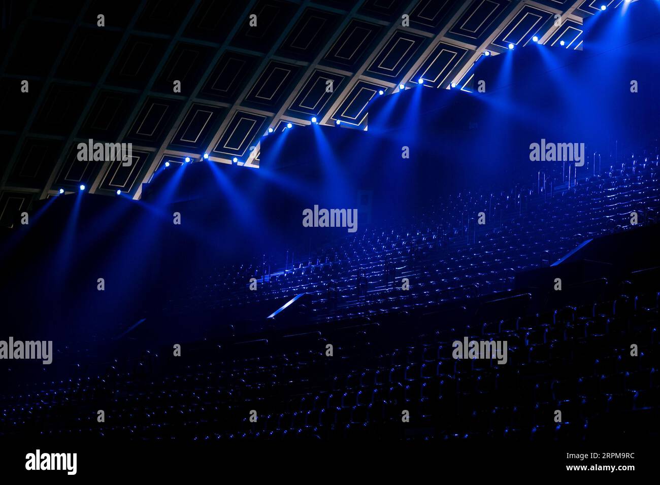 Empty night grand stadium hi-res stock photography and images - Alamy