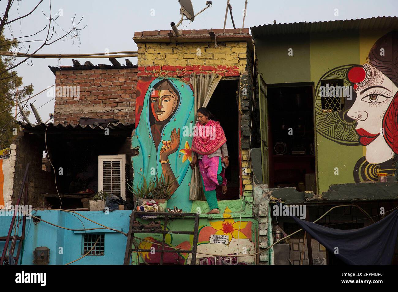 Slum slums delhi india hi-res stock photography and images - Alamy