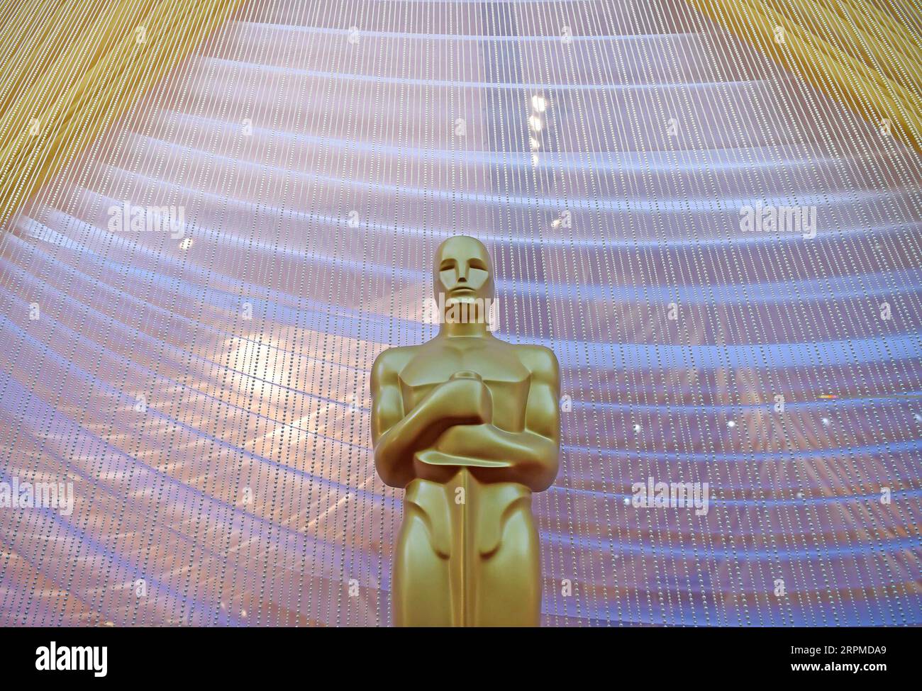 200209 -- LOS ANGELES, Feb. 9, 2020 -- An Oscar statue is seen out of ...