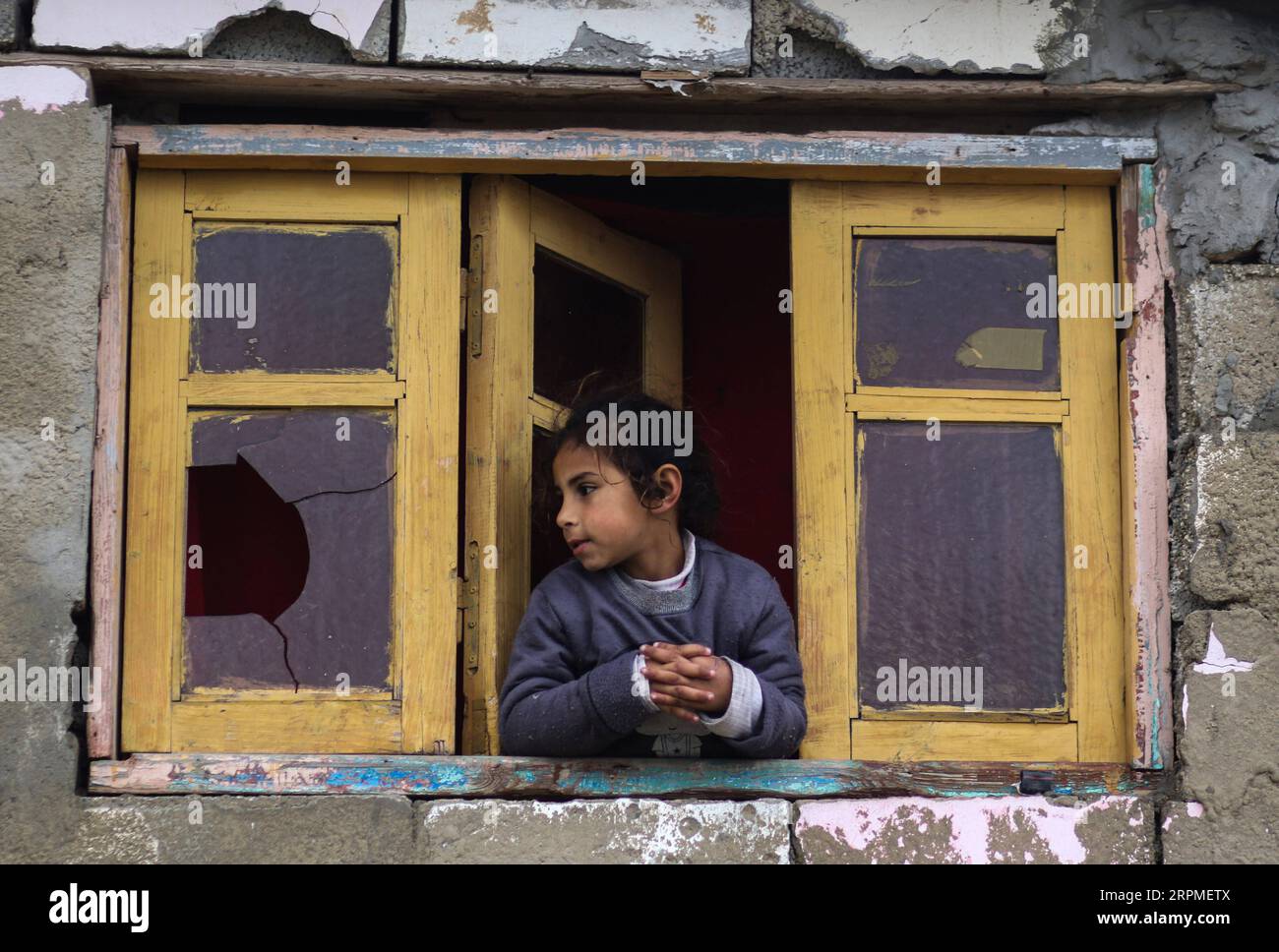 Girl gaza poverty hi-res stock photography and images - Alamy