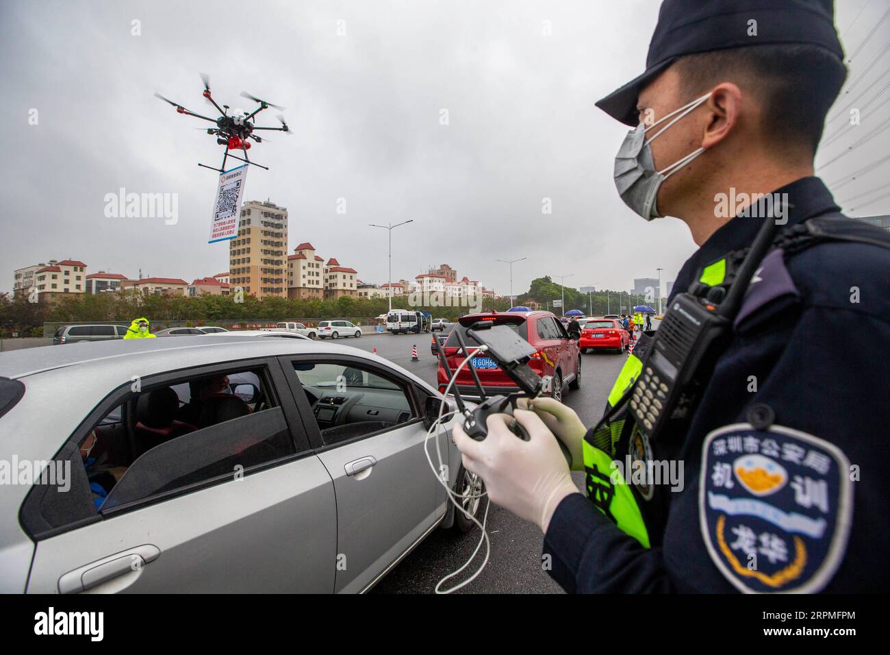 200211 -- SHENZHEN, Feb. 11, 2020 Xinhua -- A police officer operates a ...