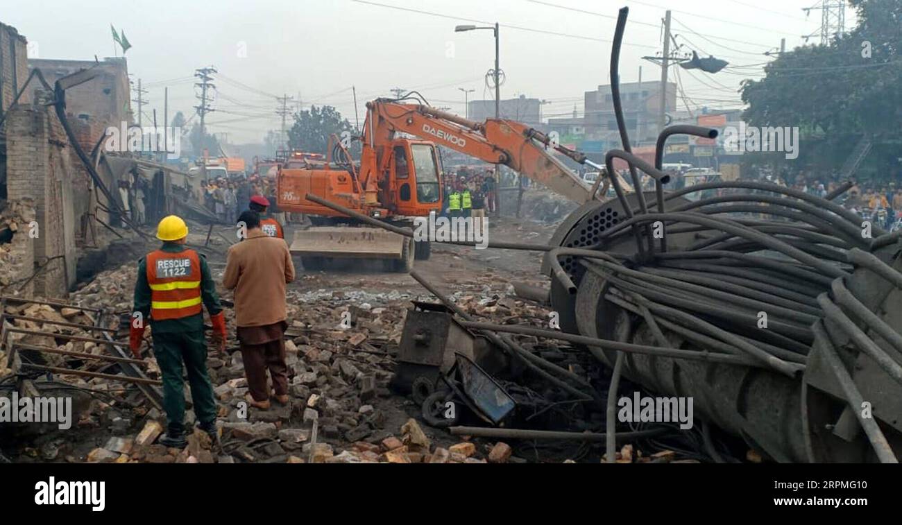 Faisalabad factory hi-res stock photography and images - Alamy