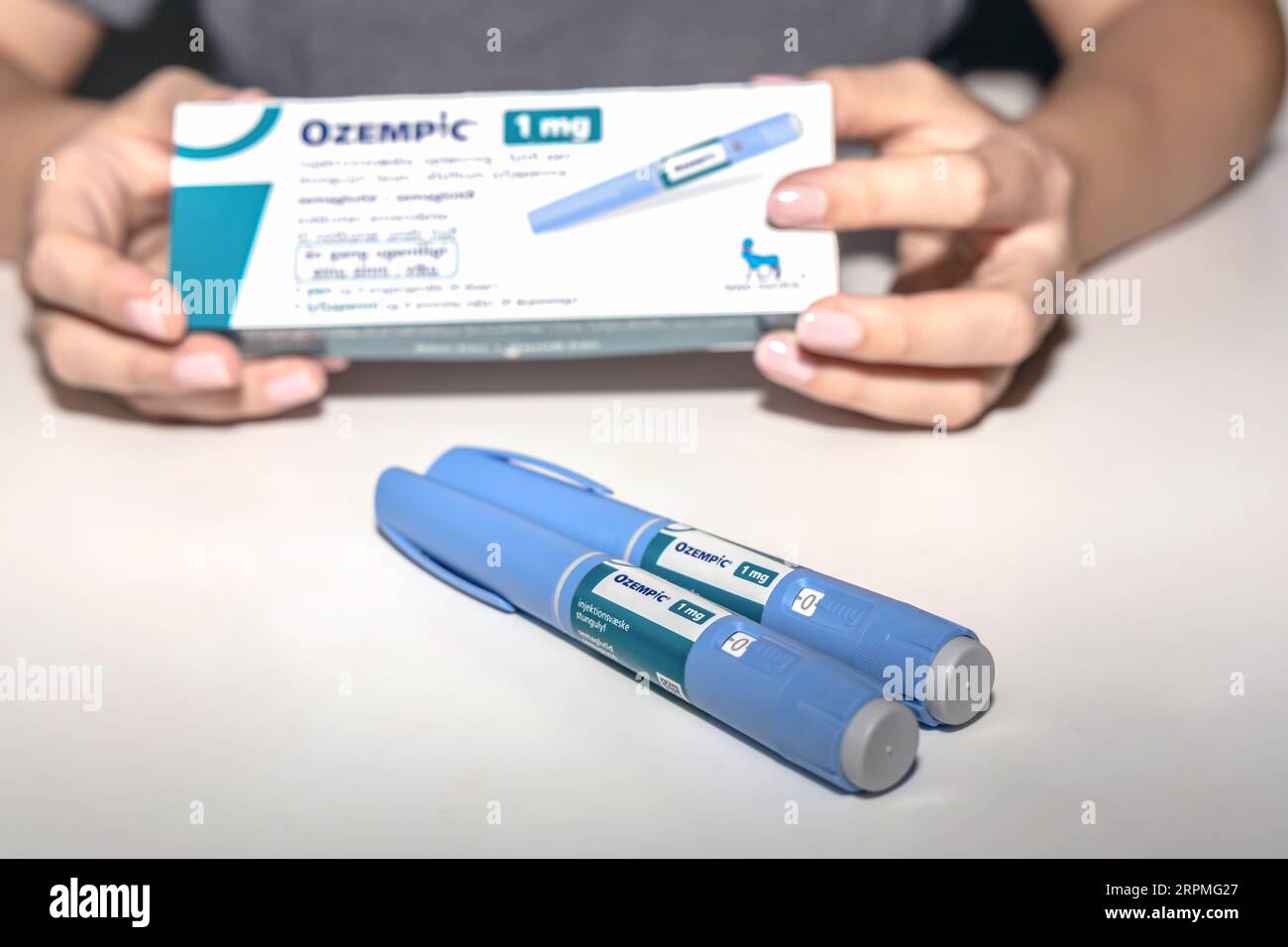 Hands holding ozempic insulin hi-res stock photography and images - Alamy