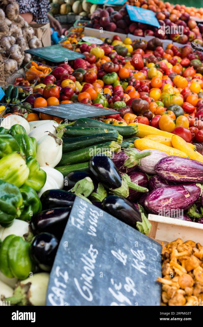 Outdoor Market, Meze, Herault, Occitanie, France Stock Photo - Alamy
