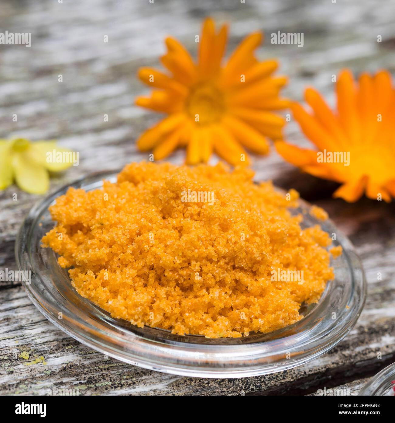 Marigold edible flowers hi-res stock photography and images - Alamy