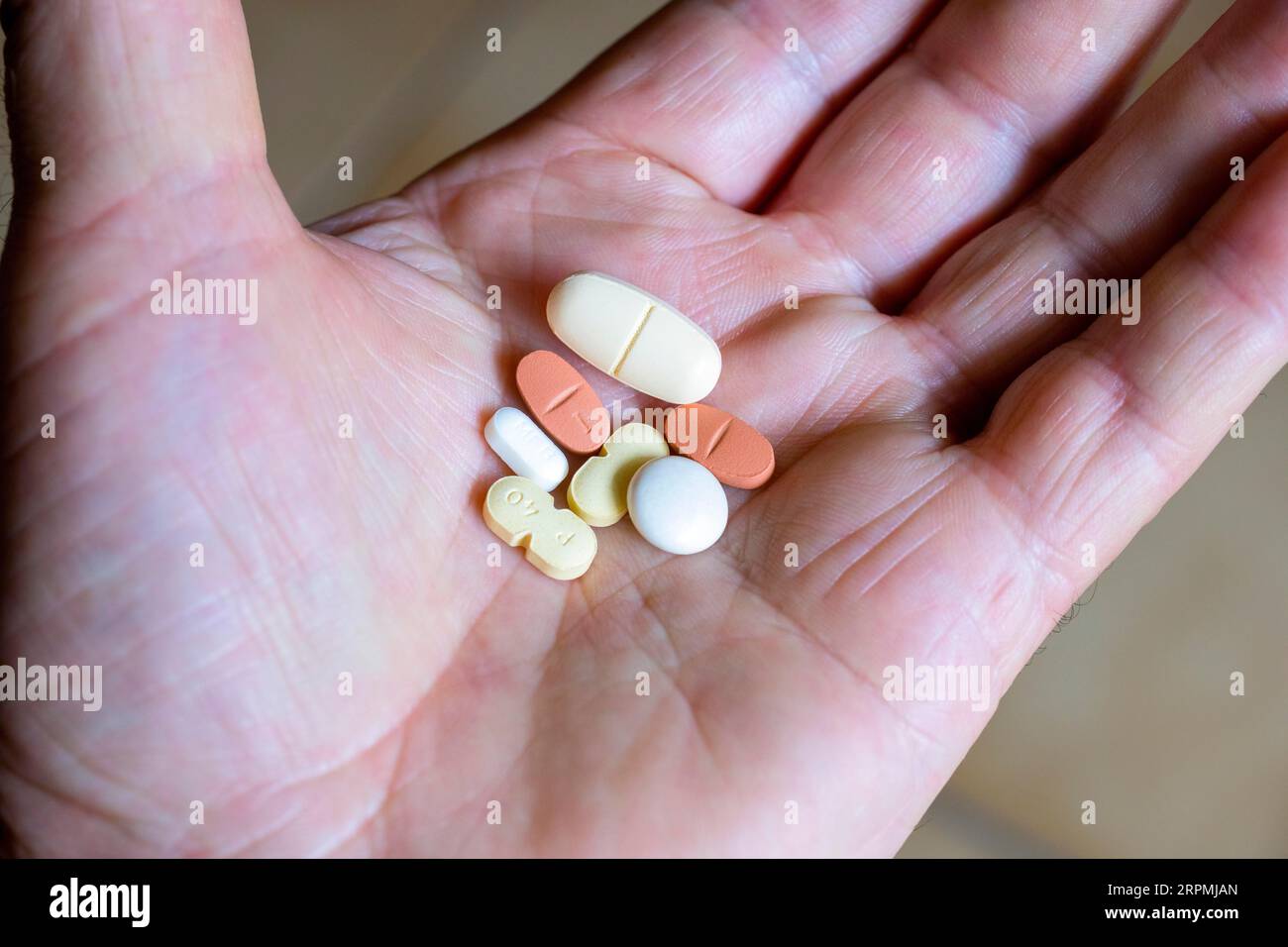 Hand holding various tablets, medicines, drugs Stock Photo - Alamy
