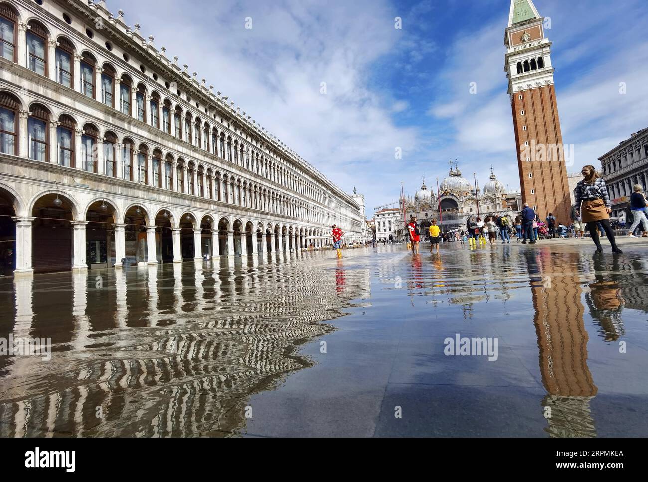 Flooding in St. Mark's Square in Venice, Italy, 28.9.2022 Stock Photo ...
