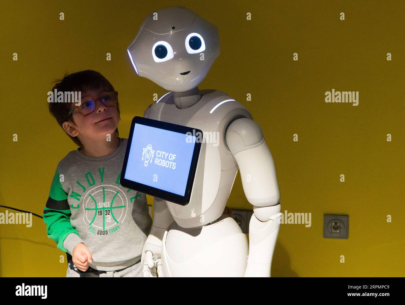 Robots 3d printers hi-res stock photography and images - Alamy